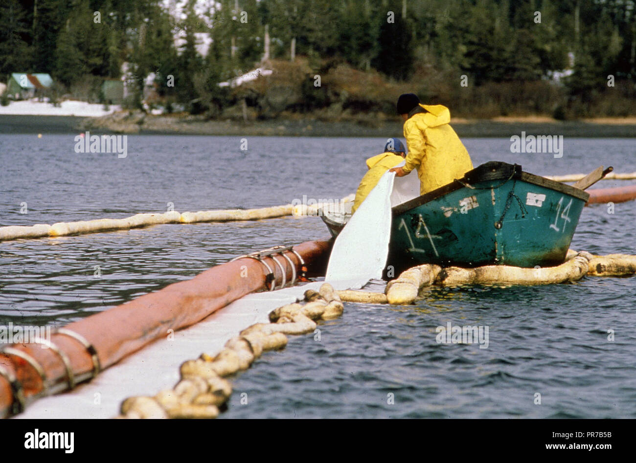 Oil worker alaska hi-res stock photography and images - Alamy