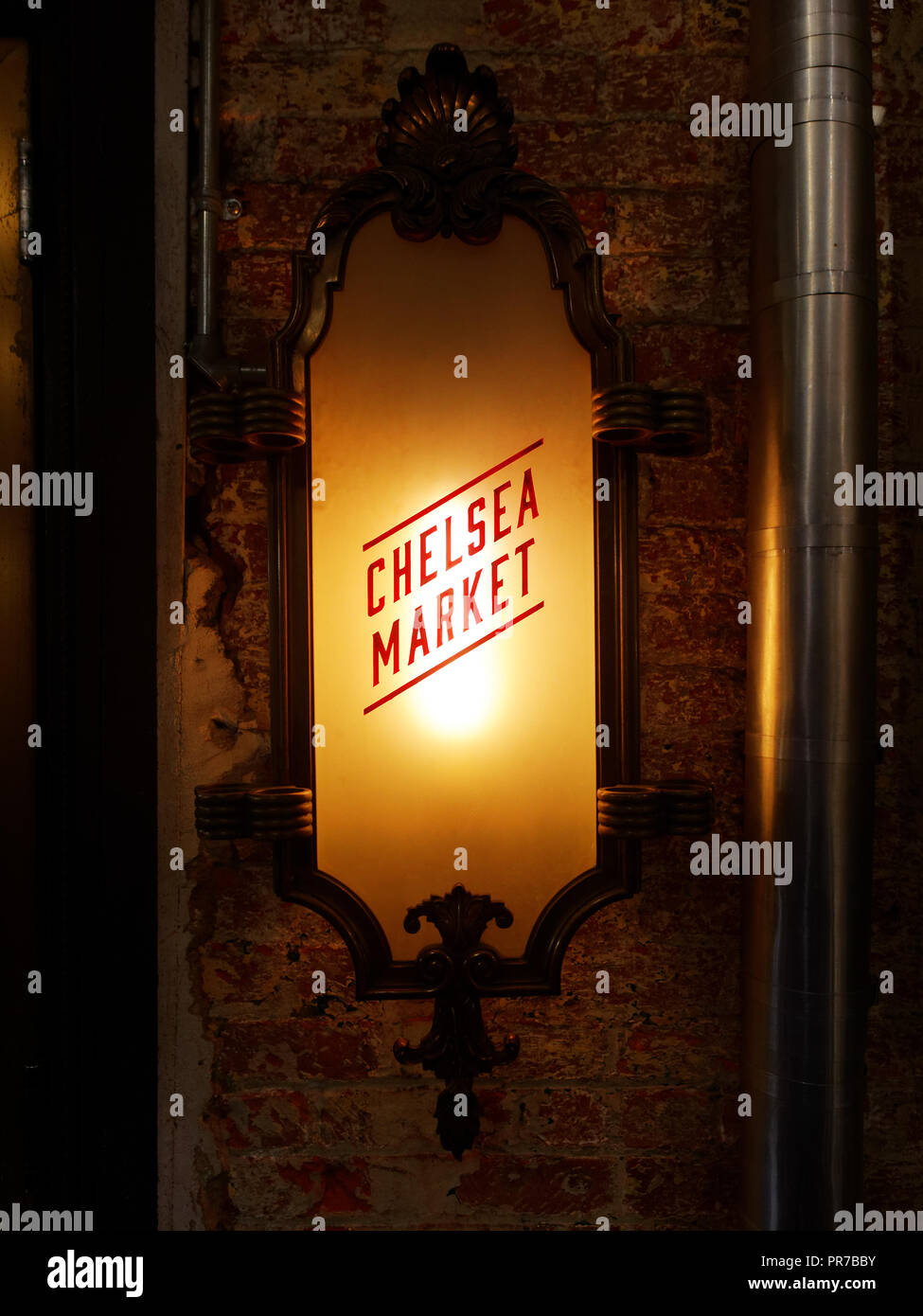 Chelsea Market light indoor detail Stock Photo - Alamy