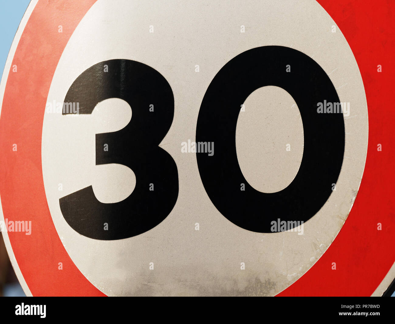 30 speed limit sign closeup Stock Photo - Alamy