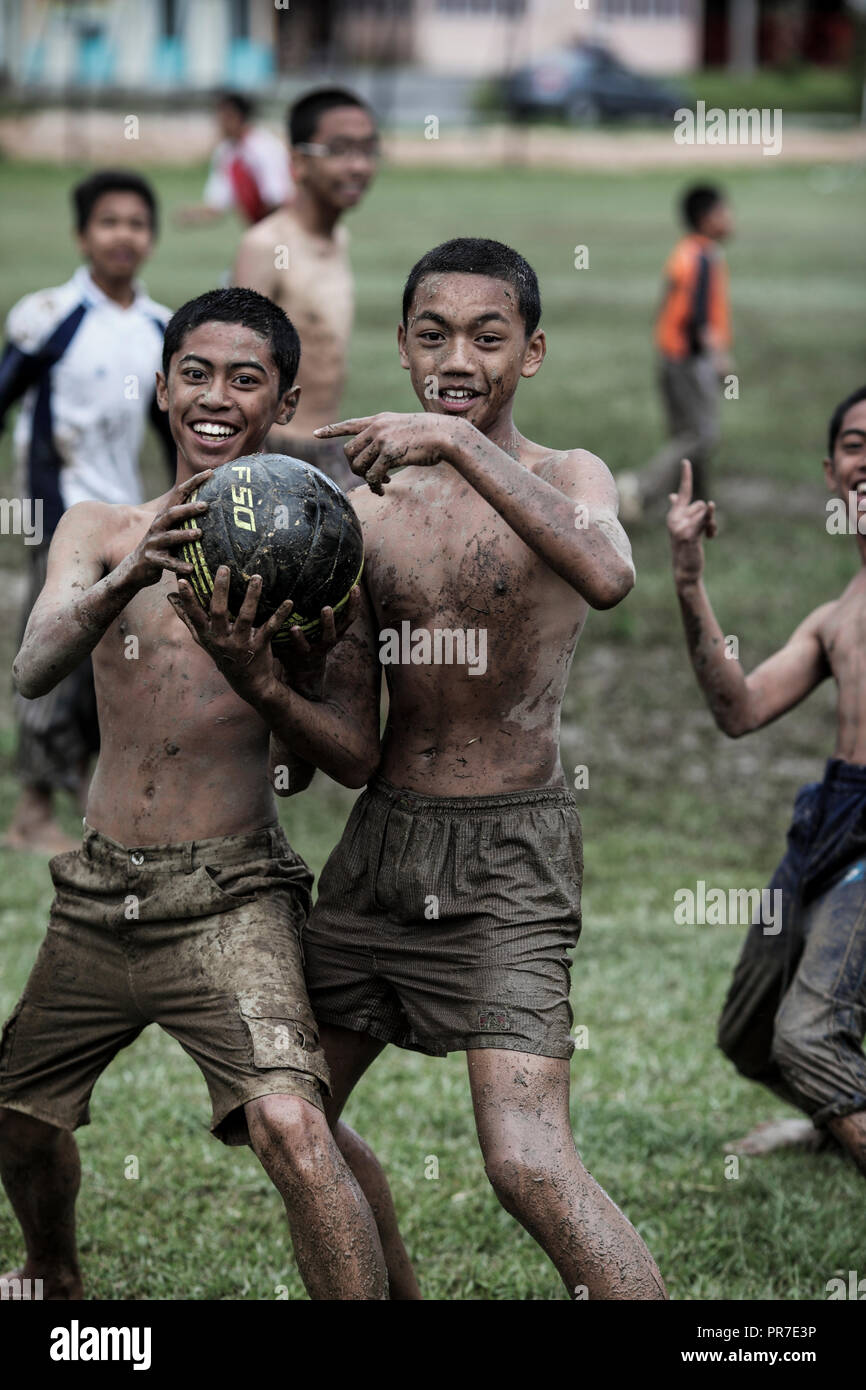 Muddy soccer players hi-res stock photography and images - Alamy