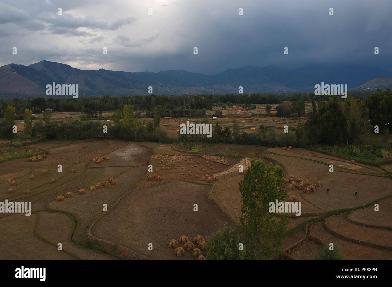 Srinagar. 30th Sep, 2018. Photo taken on Sept. 30, 2018 show an aerial ...