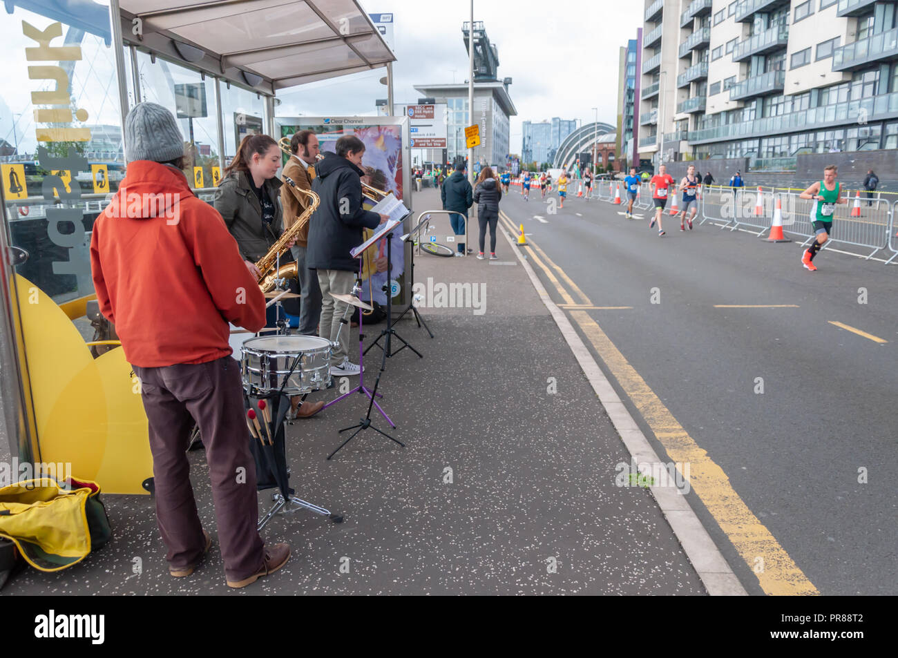 Glasgow, Scotland, UK. 30th September, 2018. A band playing music in a ...