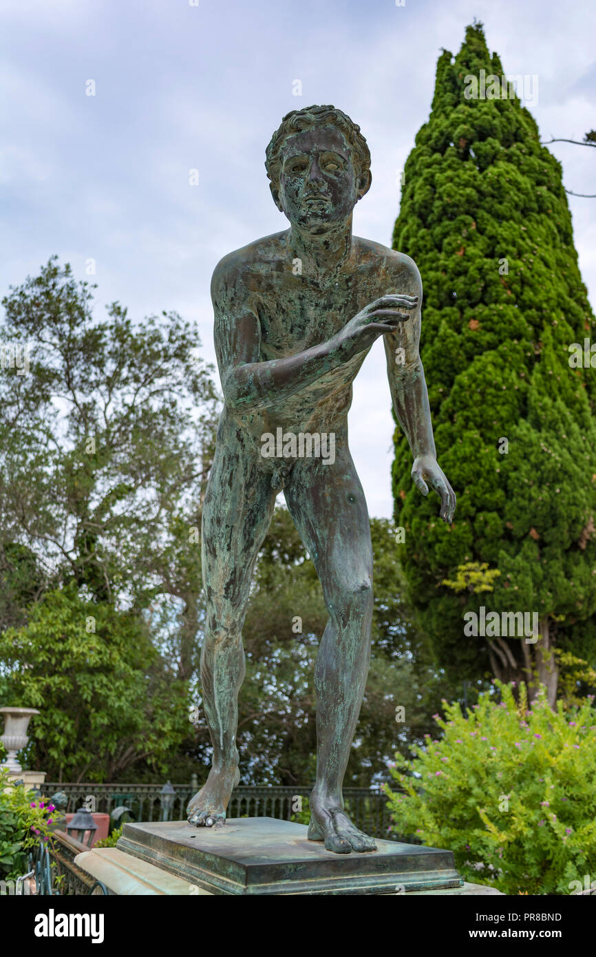 Statue greek runner hi-res stock photography and images - Alamy