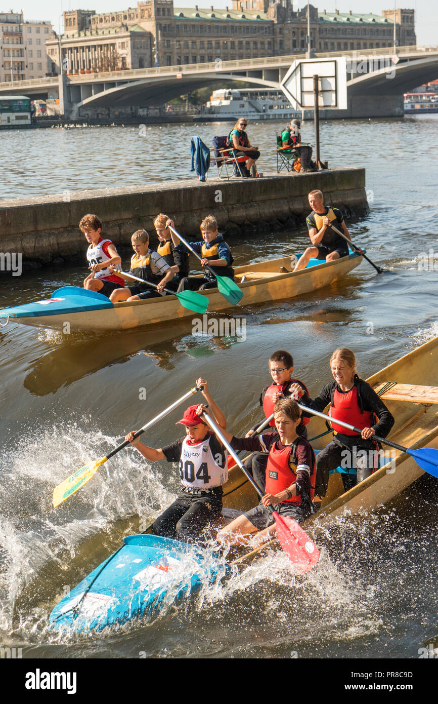 Crew Race Boats High Resolution Stock Photography and Images - Alamy