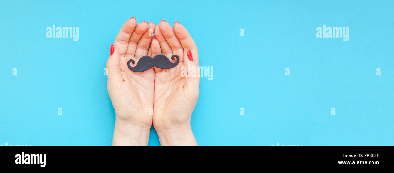 Creative flatlay top view retro black paper photo booth props ...