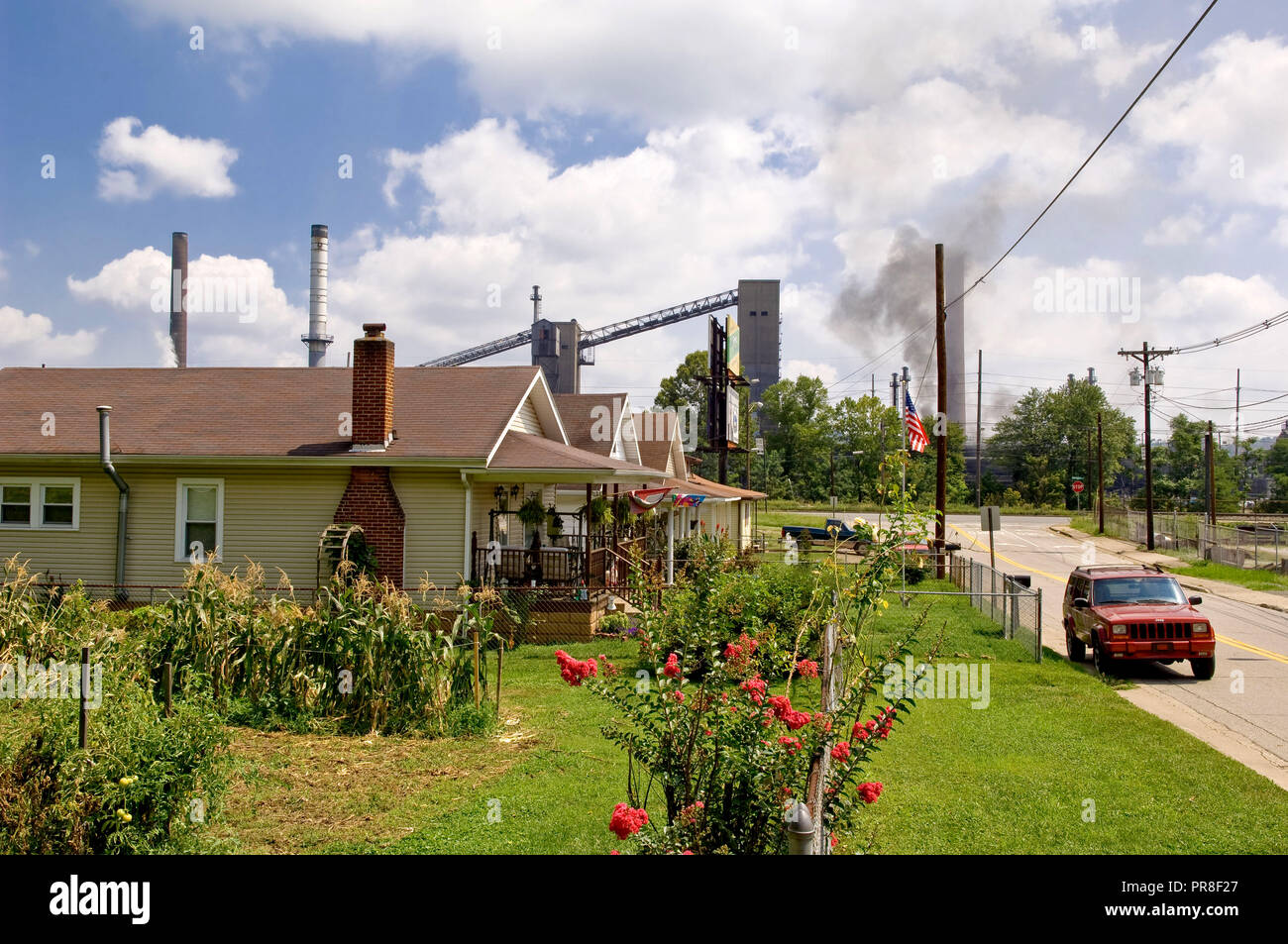 Pollution neighborhood hi-res stock photography and images - Alamy