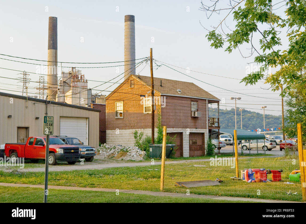 Two smokestacks hi-res stock photography and images - Alamy