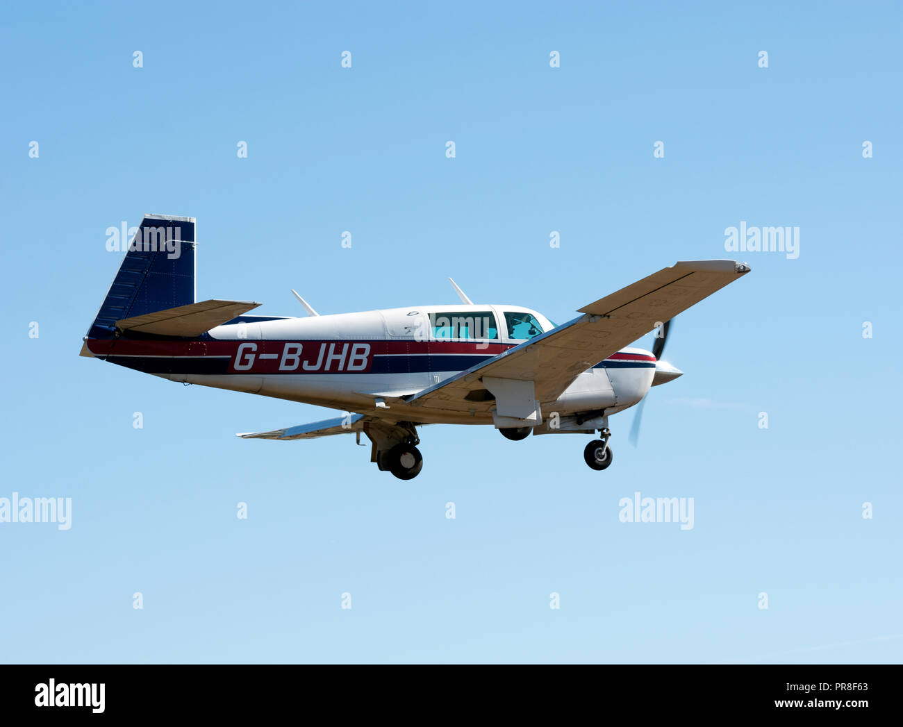 Mooney M20J landing at Wellesbourne Airfield, UK (G-BJHB Stock Photo ...