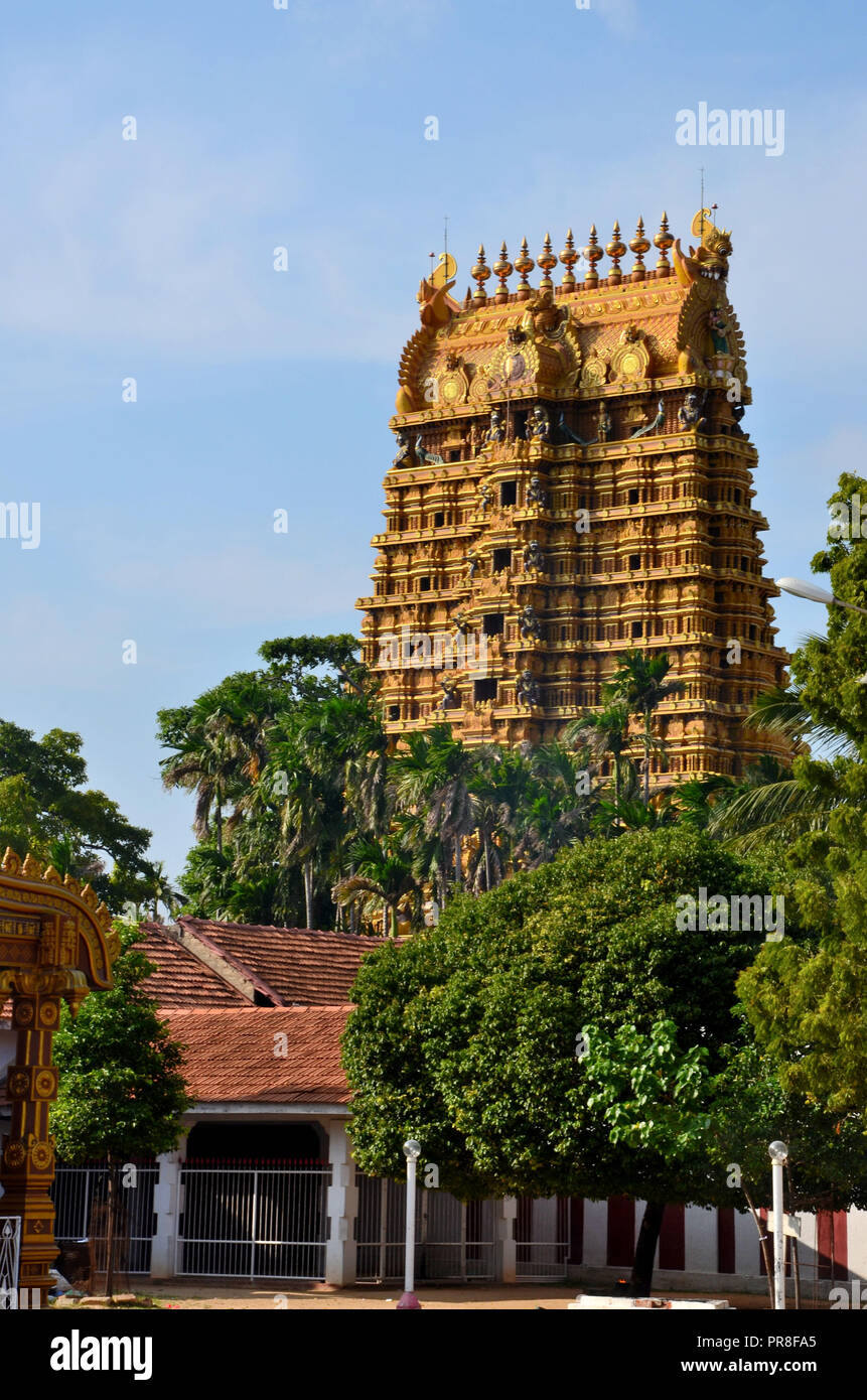 Entrance and gopuram towers of Nallur Kandaswamy Hindu temple to Lord ...