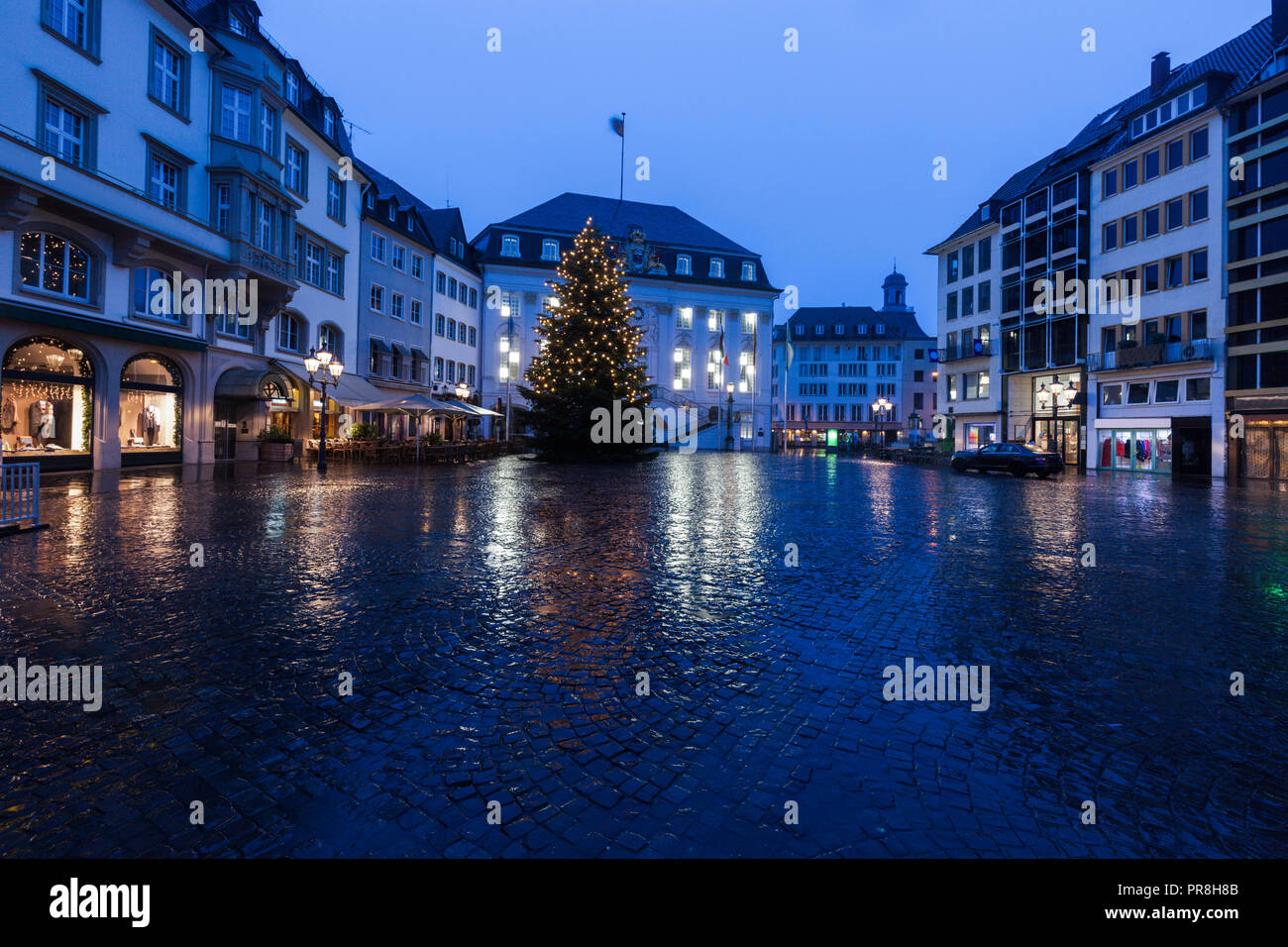 Christmas tree and city hall on Marktplatz in Bonn. Bonn, North Rhine ...