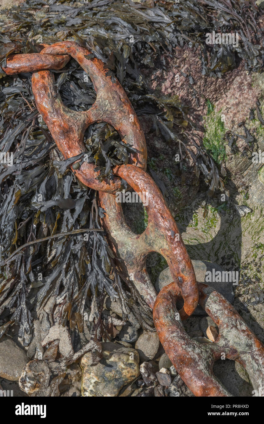 Corrosion damage to chain hi-res stock photography and images - Alamy