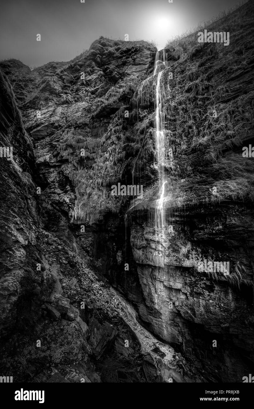 Cascading waterfall black and white hi-res stock photography and images ...