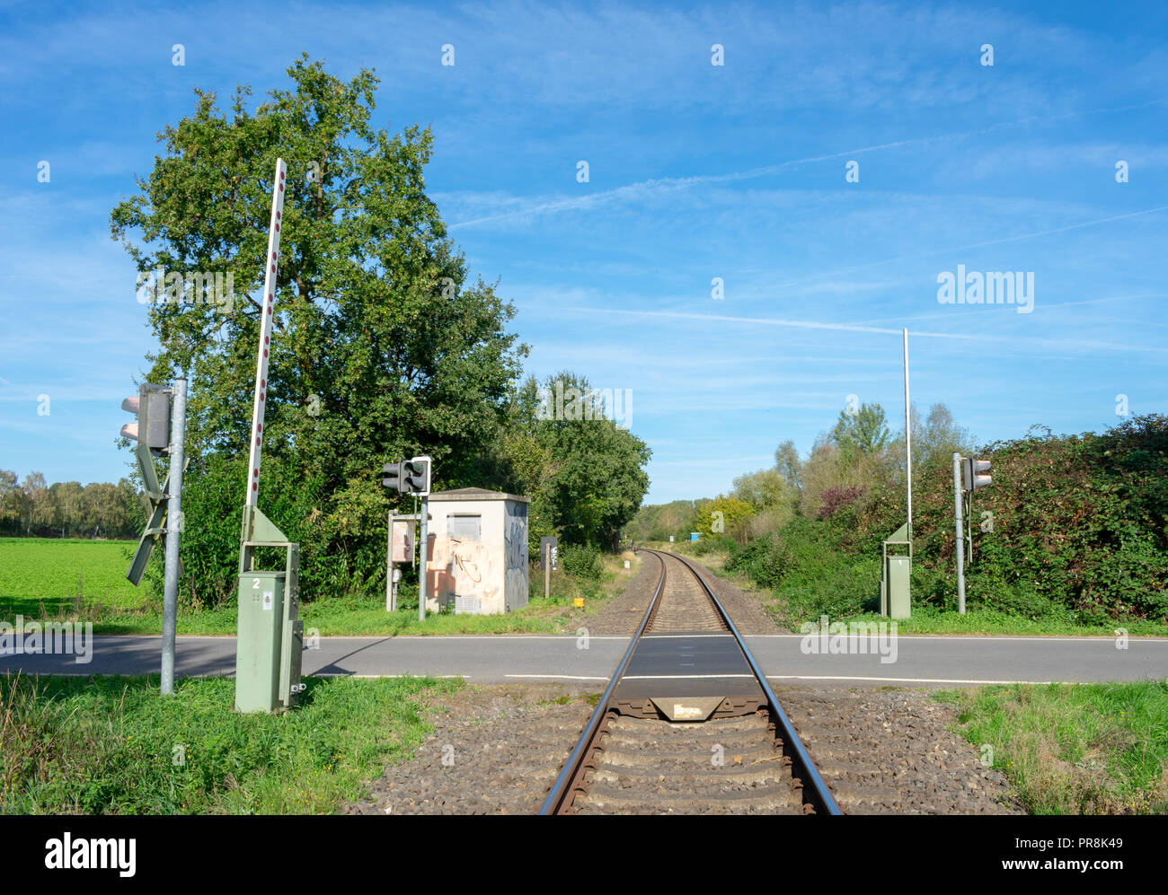 Railroad crossing landscape hi-res stock photography and images - Alamy