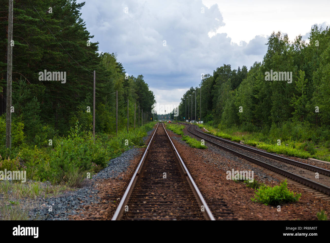 Parallel railroad tracks hi-res stock photography and images - Alamy