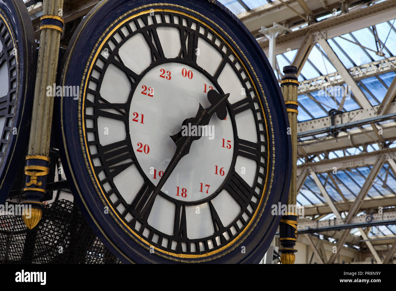 Close up of the clock dial at Waterloo Station, London Stock Photo - Alamy