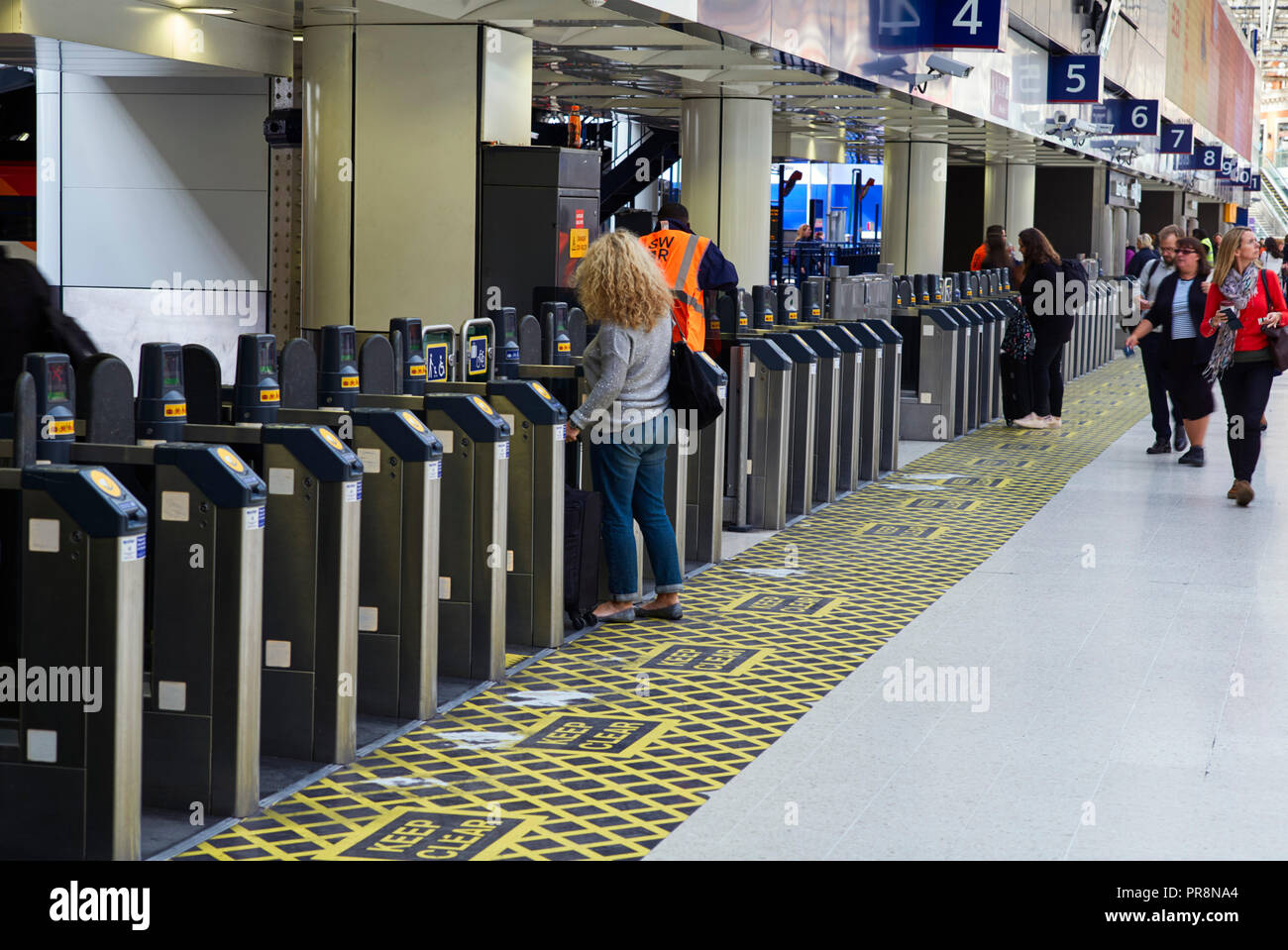 Oyster barriers hi-res stock photography and images - Alamy