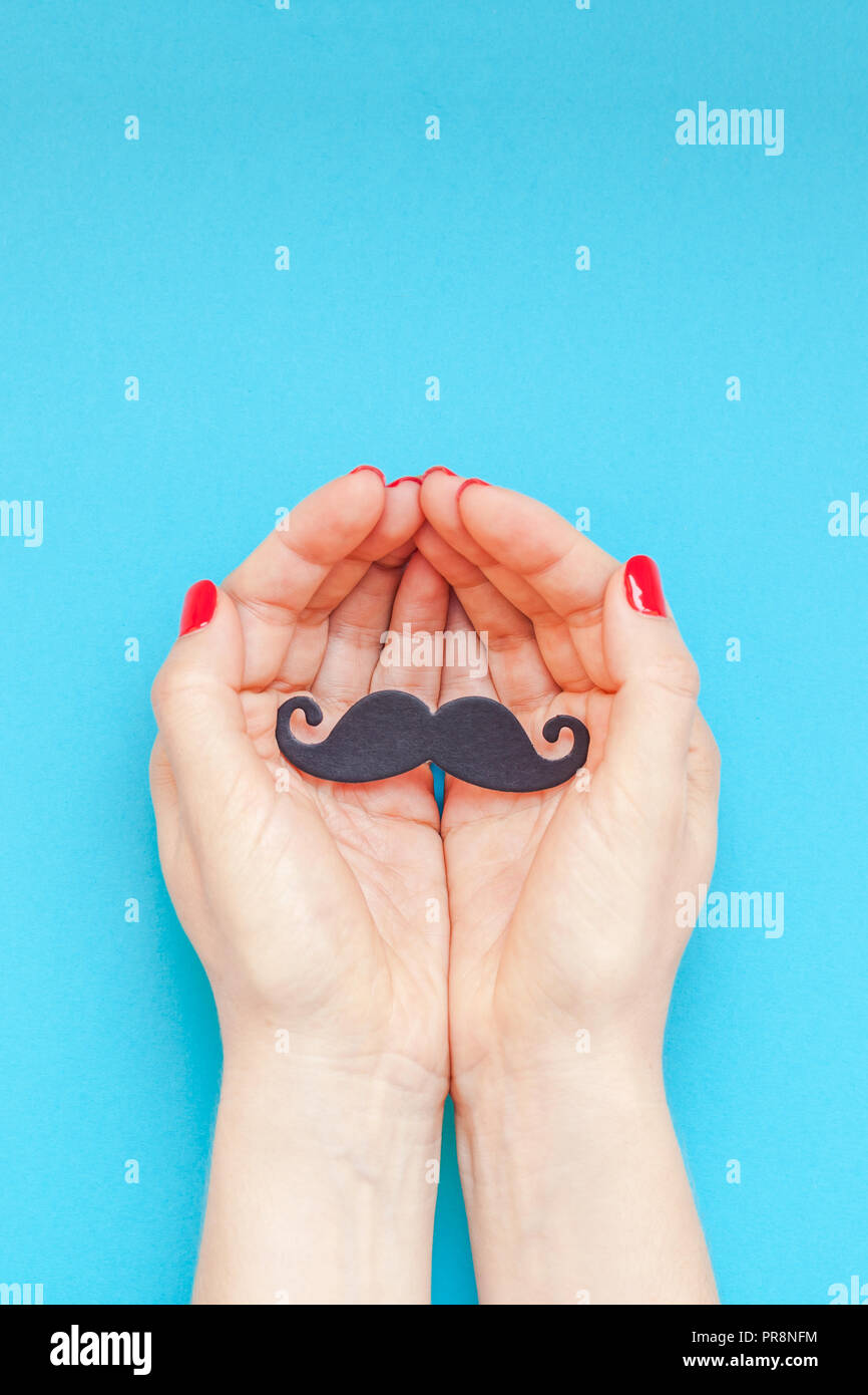 Creative flatlay top view retro black paper photo booth props ...