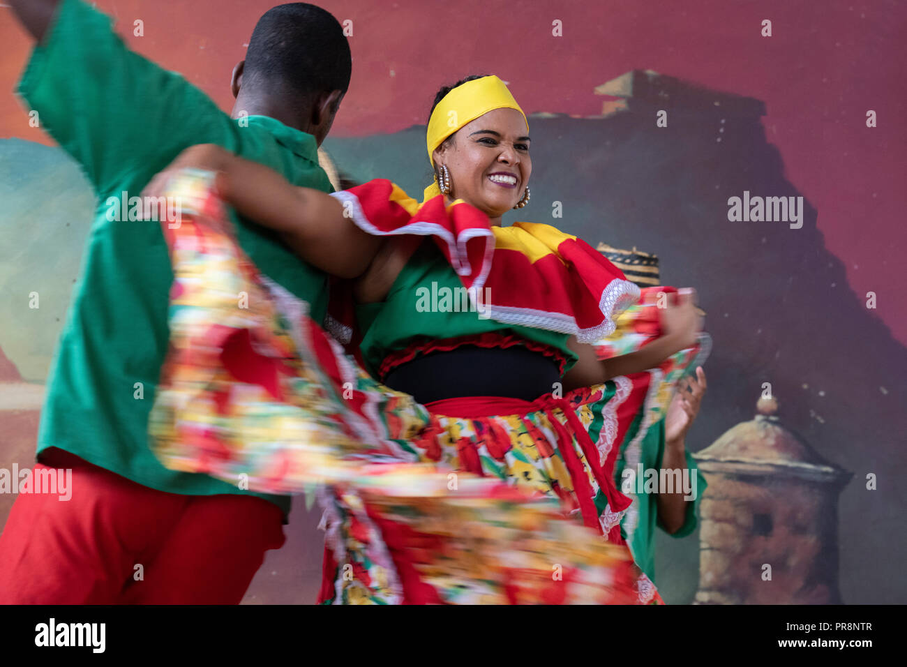 Colombian dance costume hi-res stock photography and images - Alamy