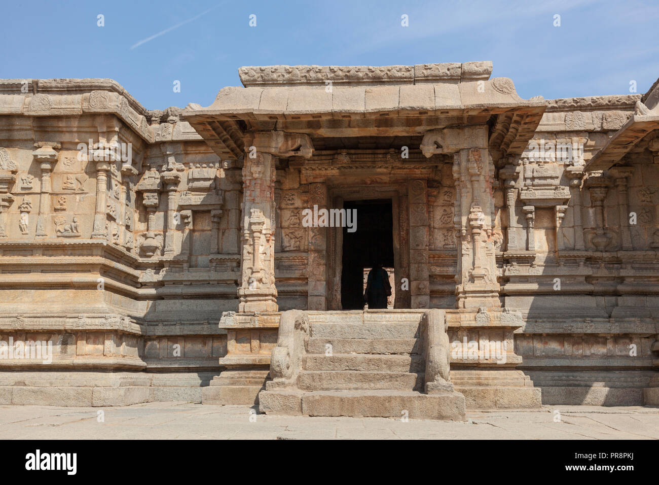 Hampi monuments hi-res stock photography and images - Alamy