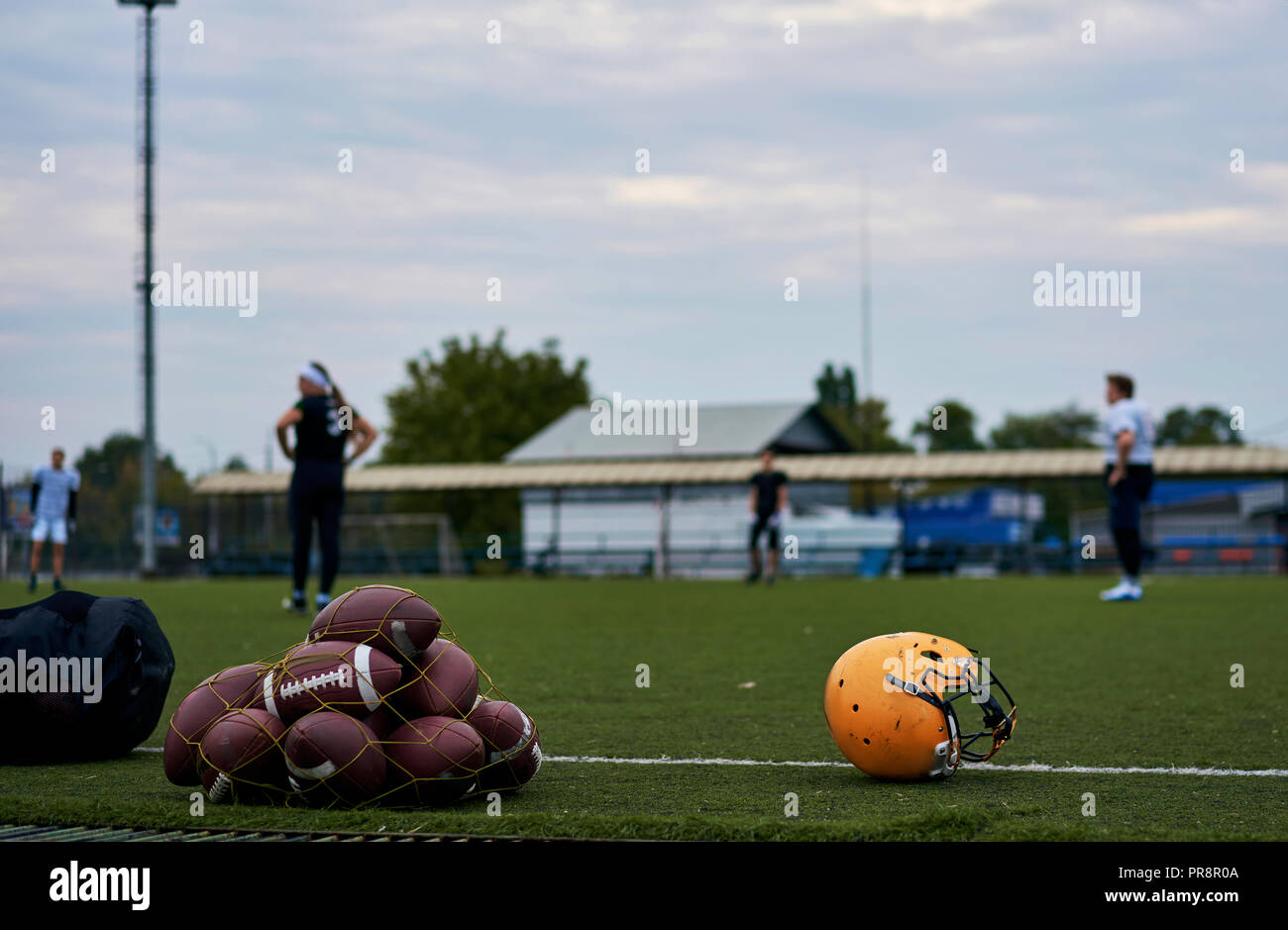 American football players at the stadium Stock Photo - Alamy