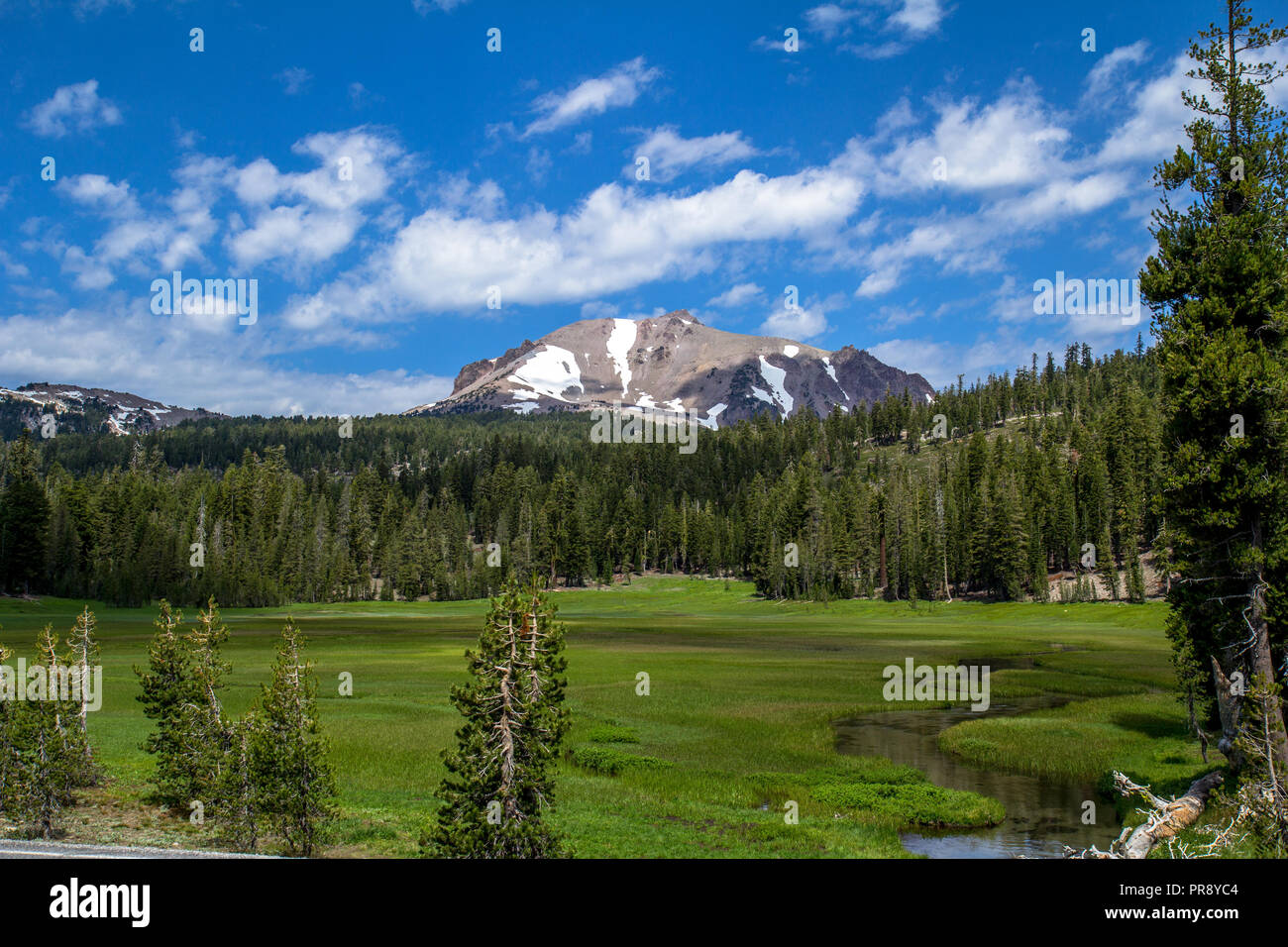 Mount lassen volcanic national park hi-res stock photography and images ...