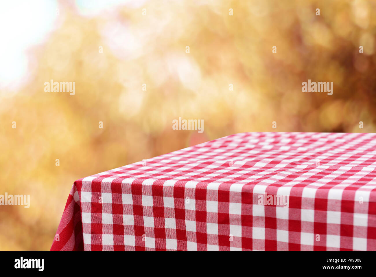 Empty table background Stock Photo - Alamy