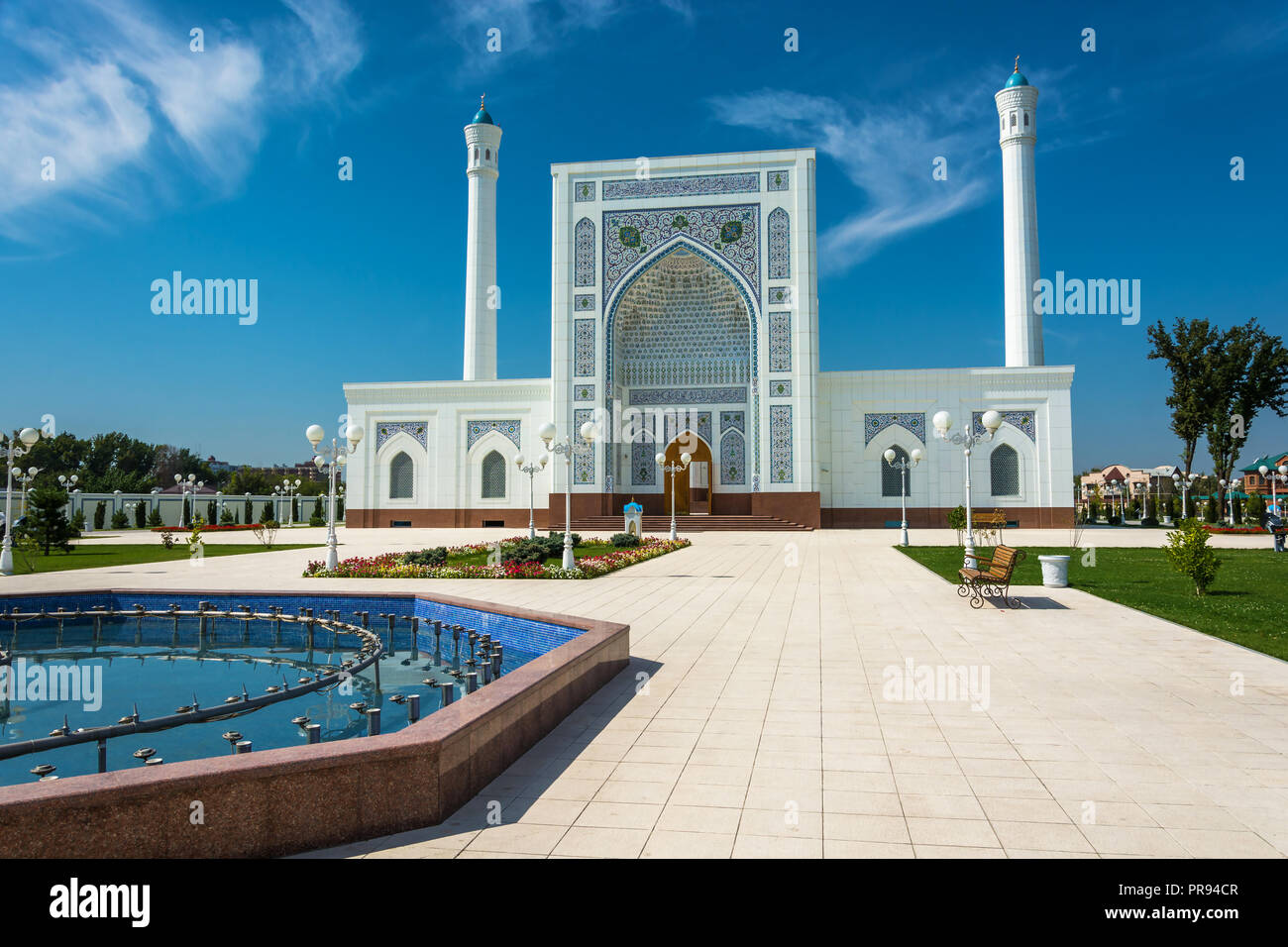Beautiful white Minor mosque in Tashkent on a sunny day, Uzbekistan ...