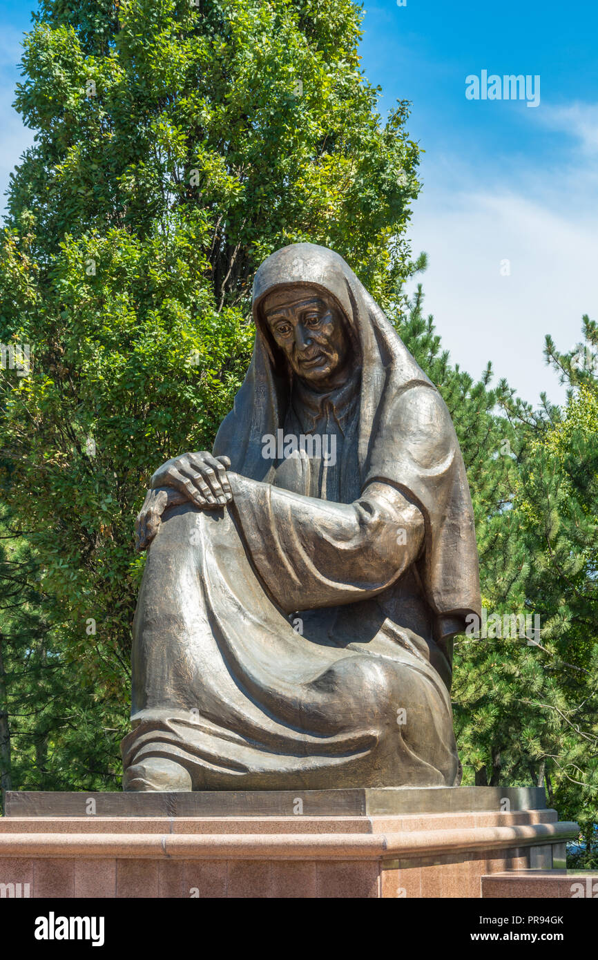 Monument grieving woman in Memorial Square of Memory in Tashkent ...