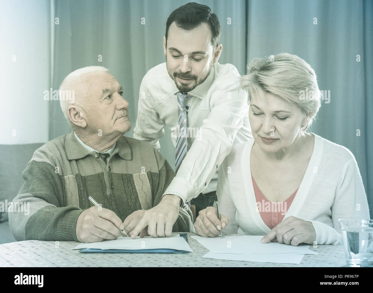 Approve attention hi-res stock photography and images - Alamy