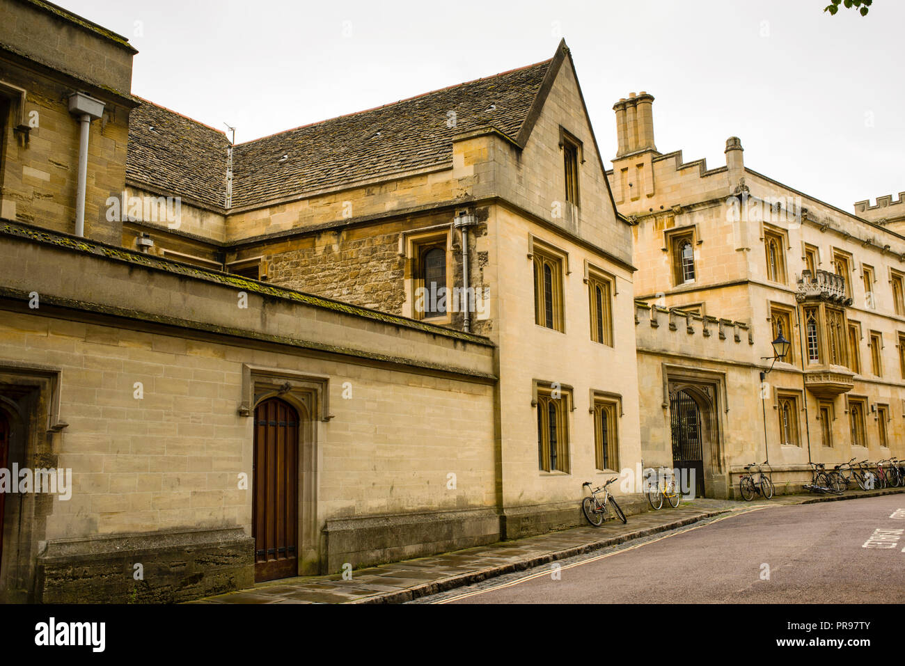 Pembroke College of the University of Oxford in England is made of ...