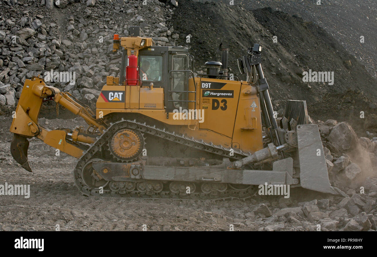 Caterpillar d9t bulldozer hi-res stock photography and images - Alamy
