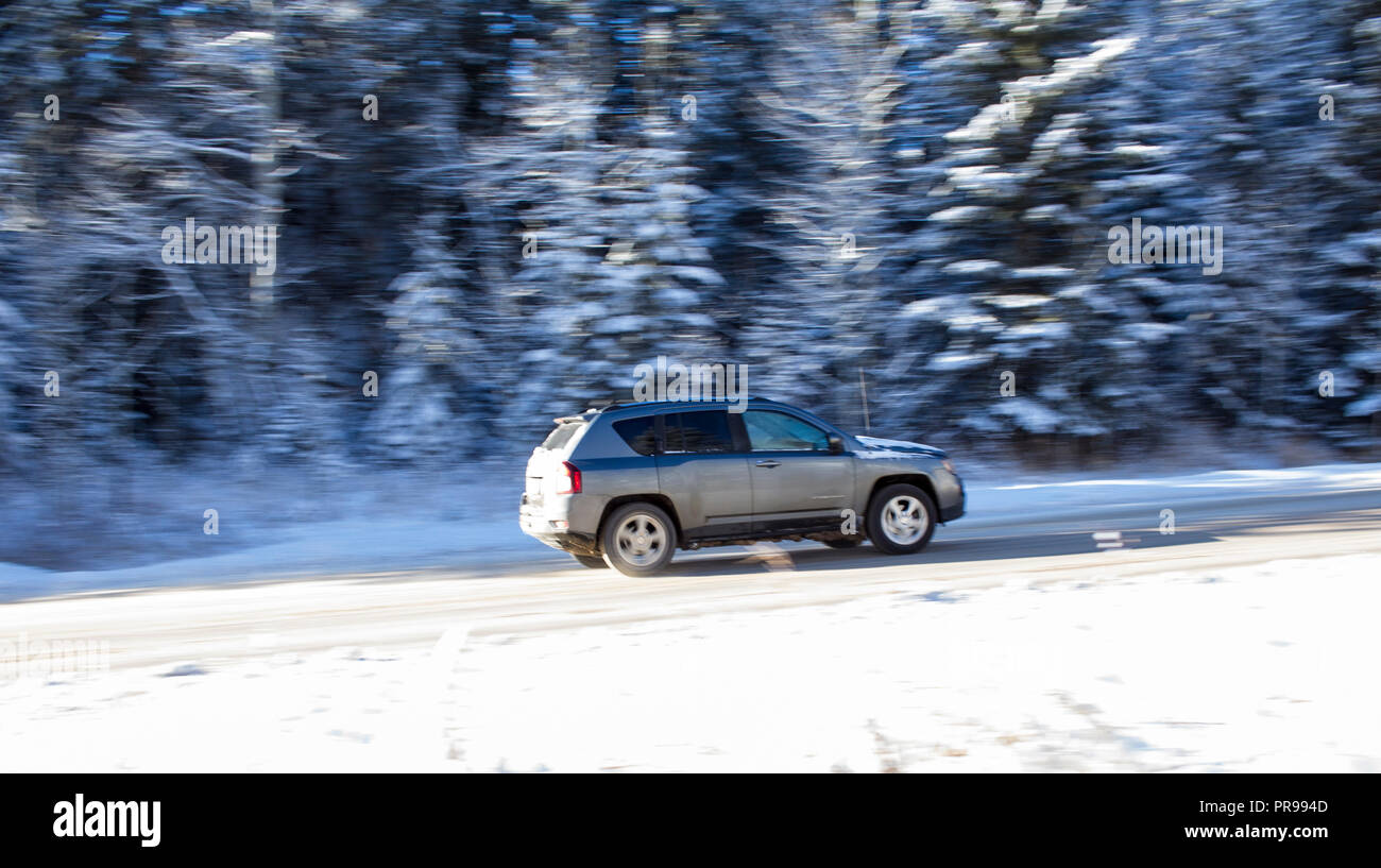 4x4 driving up mountain hi-res stock photography and images - Alamy