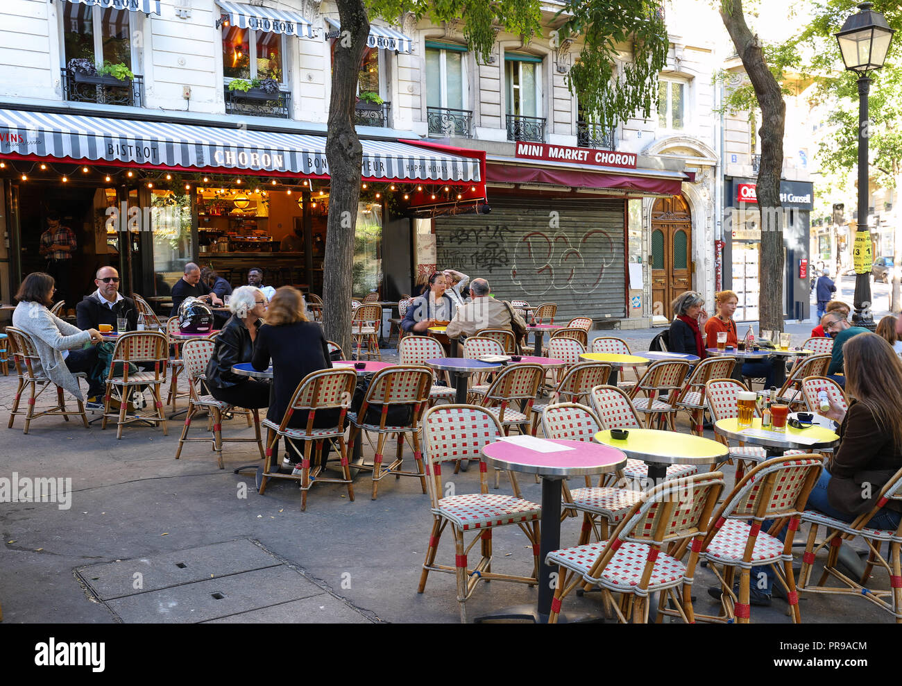 Cafe couple paris retro hi-res stock photography and images - Alamy