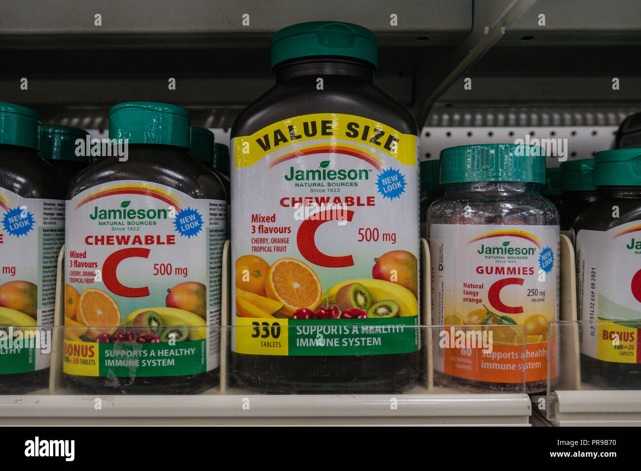 Supplement shelf hi-res stock photography and images - Alamy