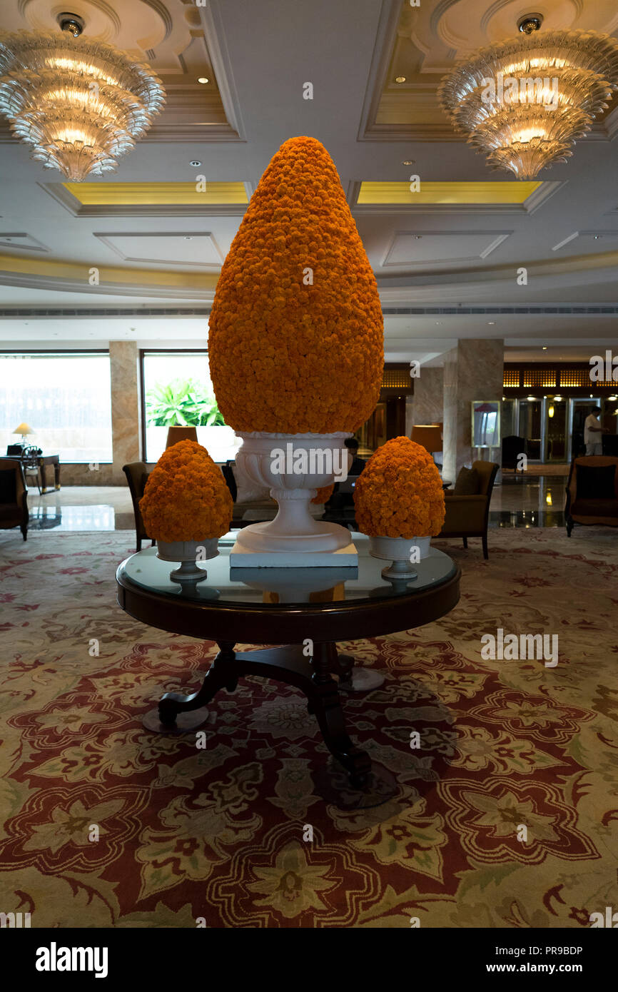 flower decor hotel lobby. table decor, function decor , flower ...
