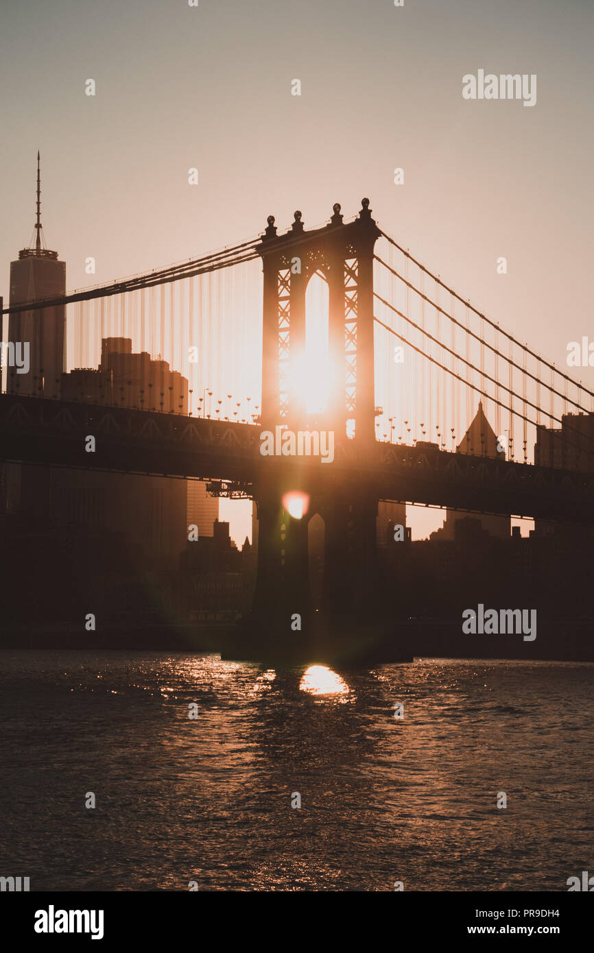 Silhouette structure brooklyn bridge hi-res stock photography and ...
