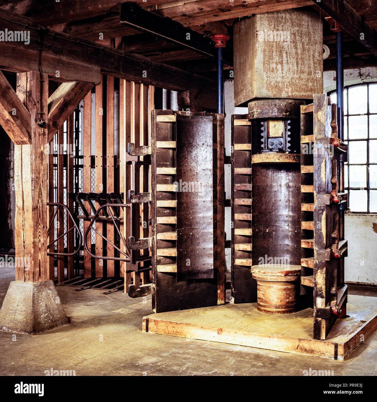 Vintage hop press hi-res stock photography and images - Alamy