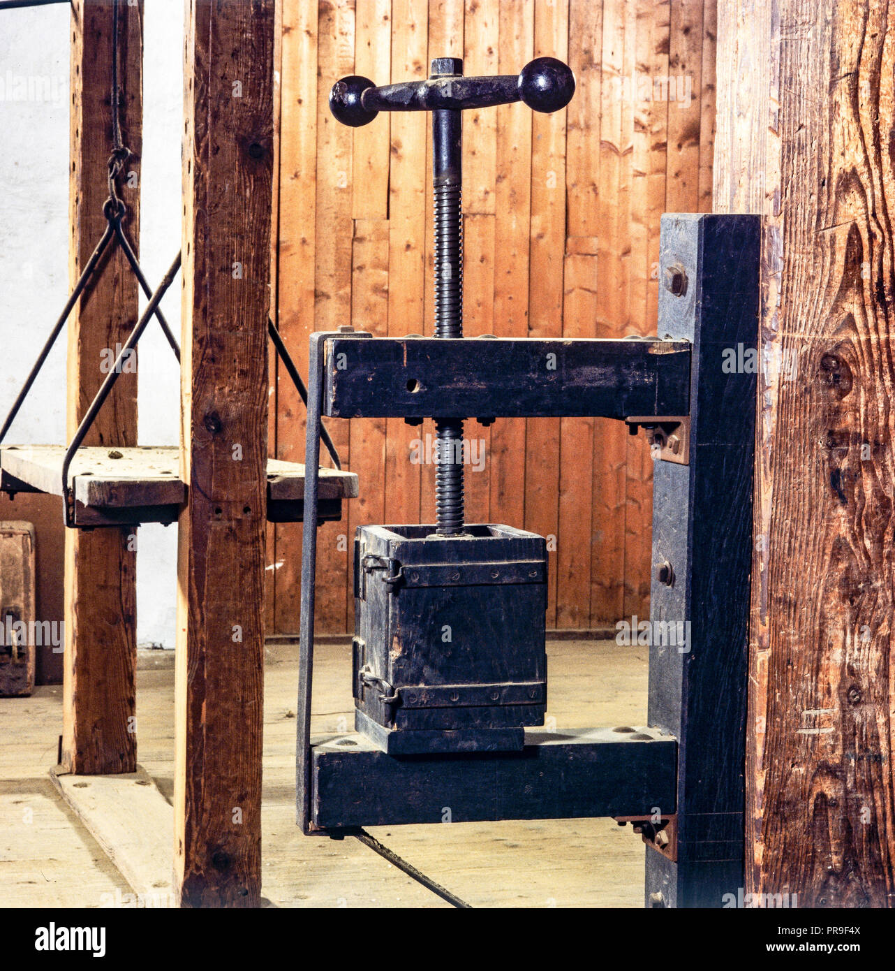 Hop press hi-res stock photography and images - Alamy