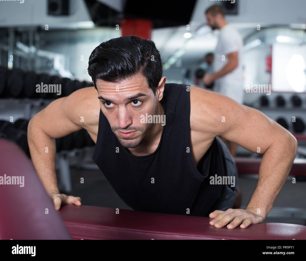 Man press ups bench hi-res stock photography and images - Alamy