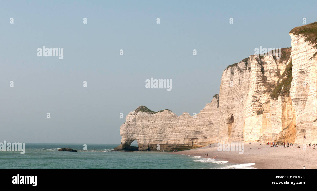 The white chalk cliffs of Etretat, France with sweeping pebble beach ...
