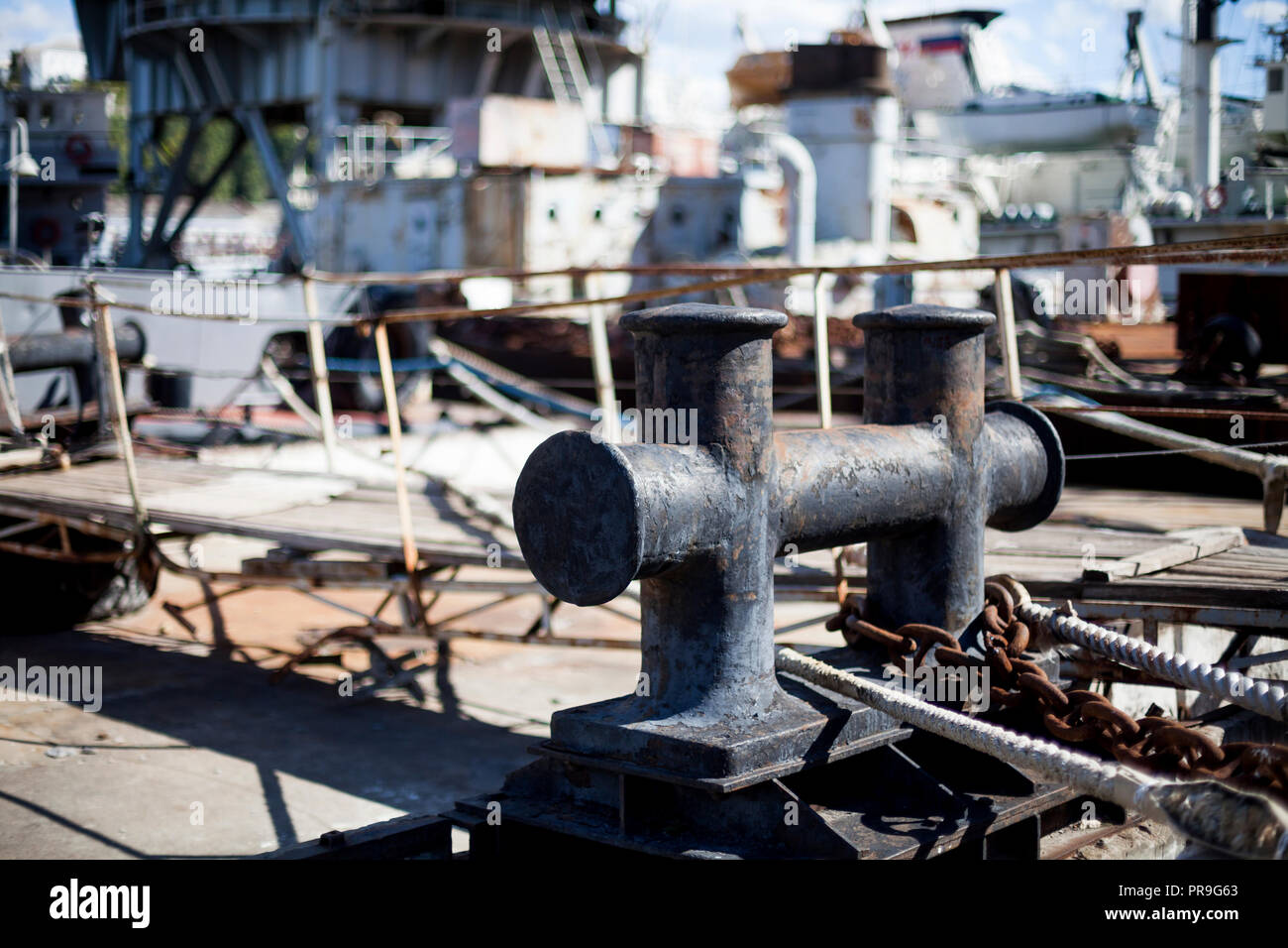 the ship is moored to a dock ladder rope chain Stock Photo - Alamy