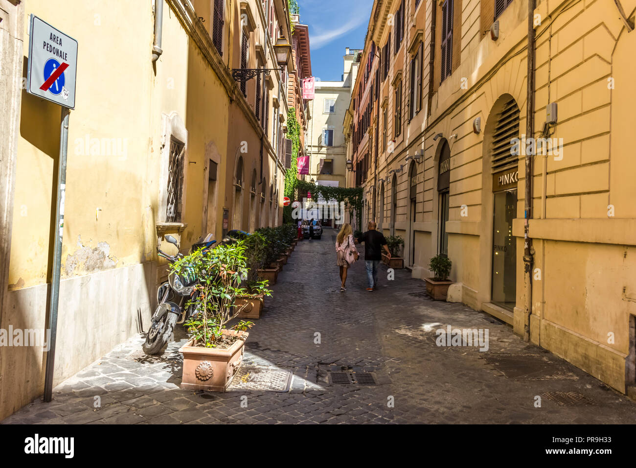 Margutta street hi-res stock photography and images - Alamy