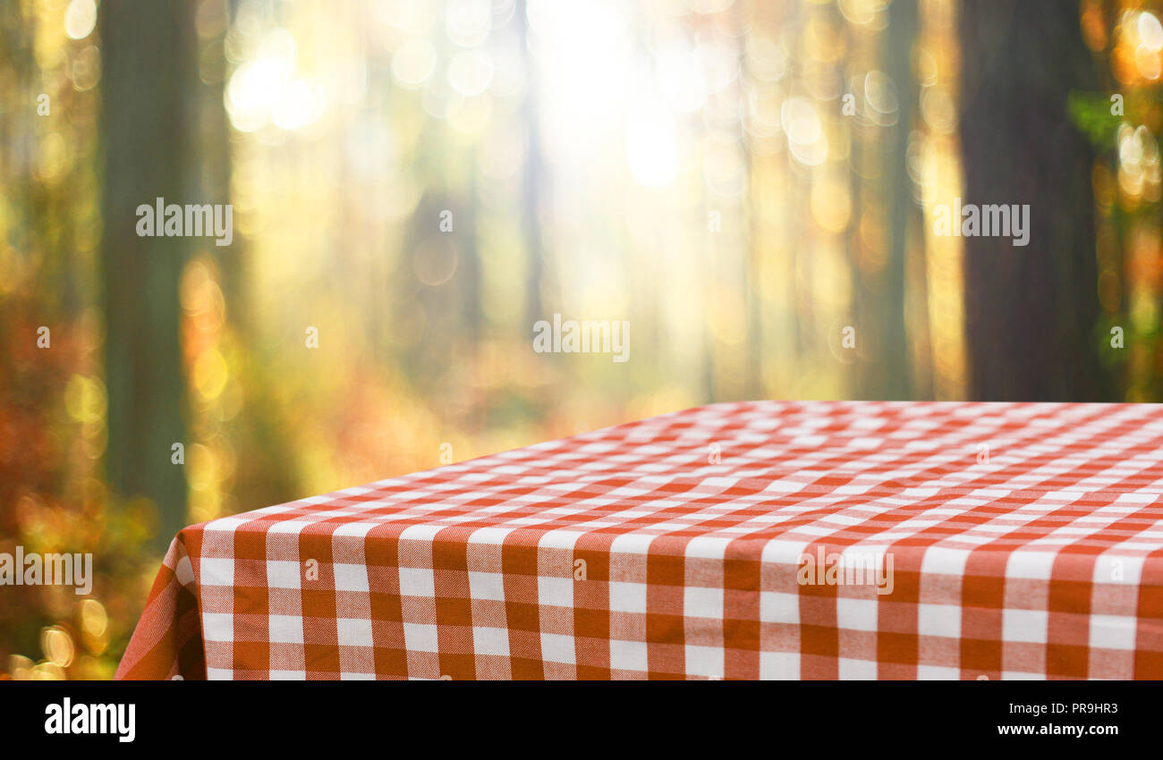 Empty table background Stock Photo - Alamy