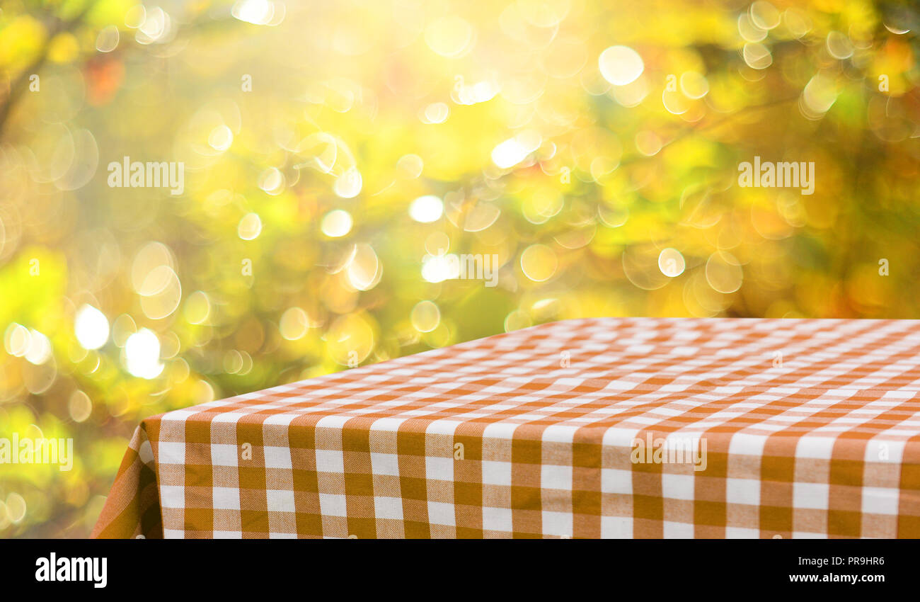 Empty table background Stock Photo - Alamy