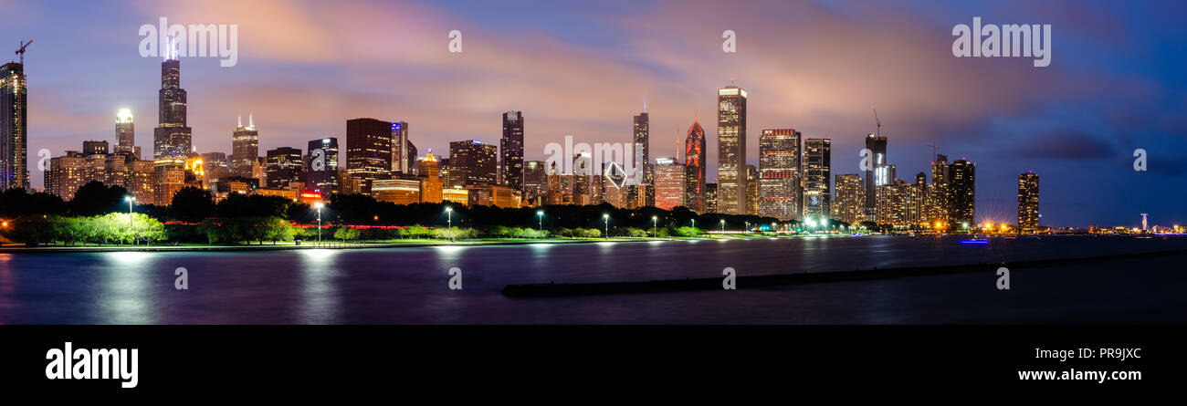 Long exposure panorama of the Chicago Loop skyline Stock Photo - Alamy