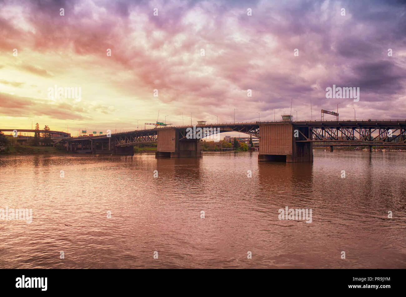 Williamette river hi-res stock photography and images - Alamy