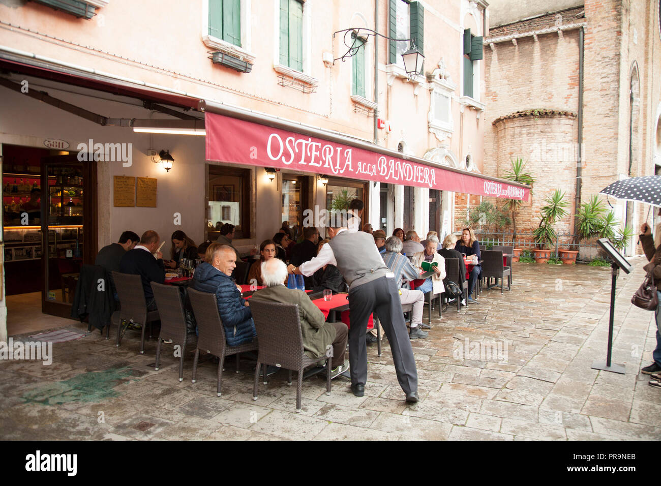 Venice italy restaurant people hi-res stock photography and images - Alamy