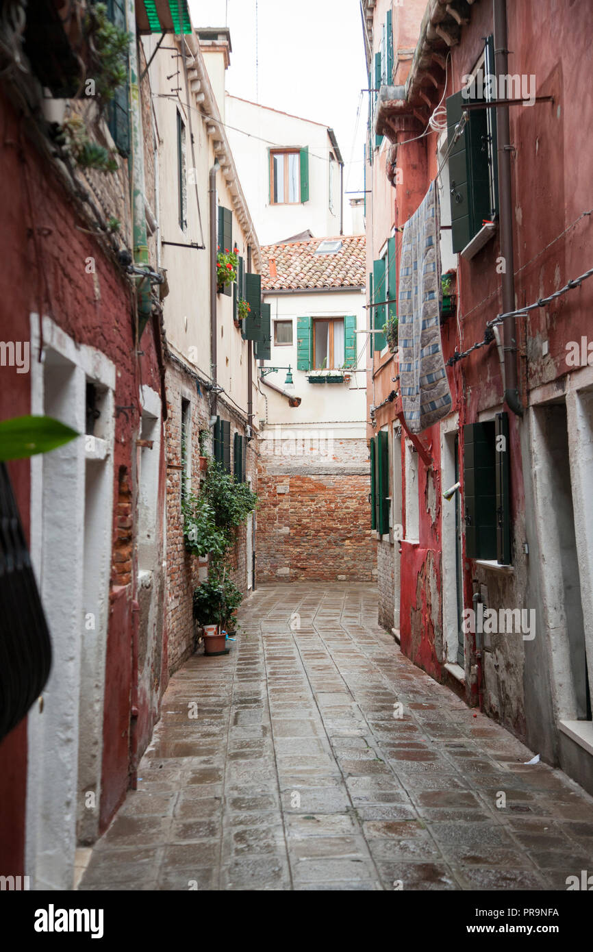Cobblestone street venice italy hi-res stock photography and images - Alamy