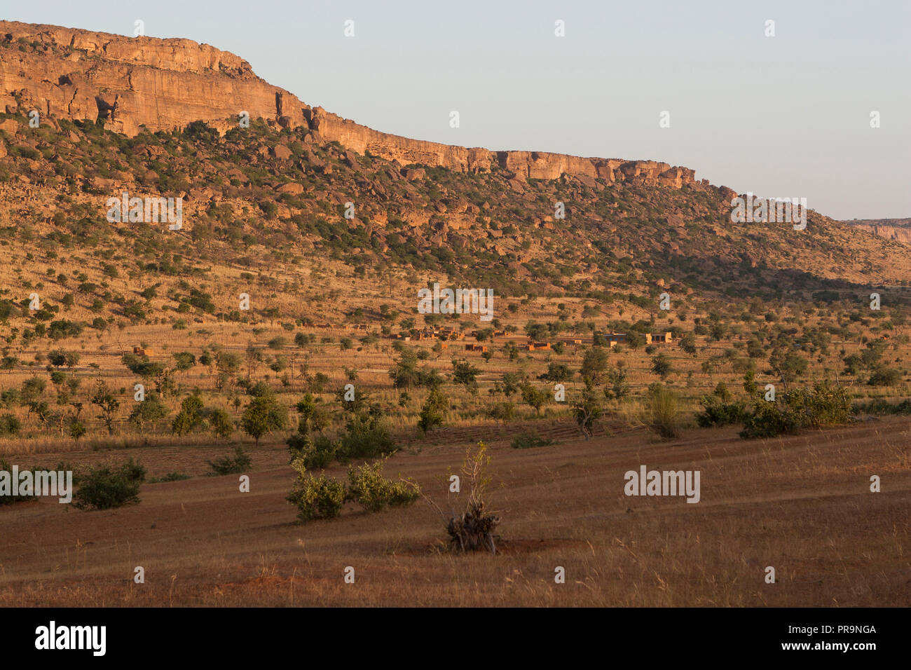 Landscape falaise de bandiagara unesco hi-res stock photography and ...
