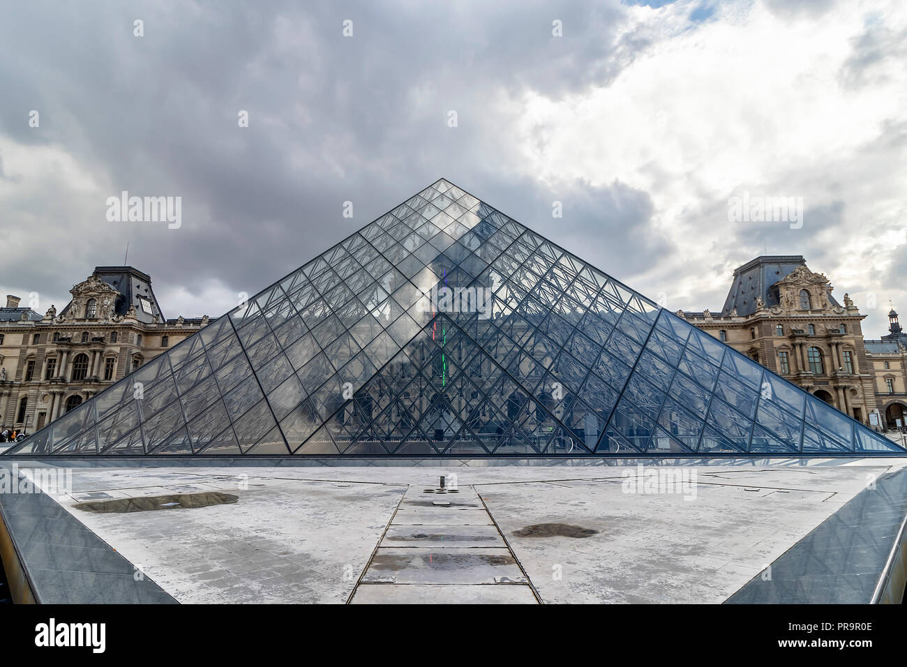 Musee du louvre inside of pyramid hi-res stock photography and images ...